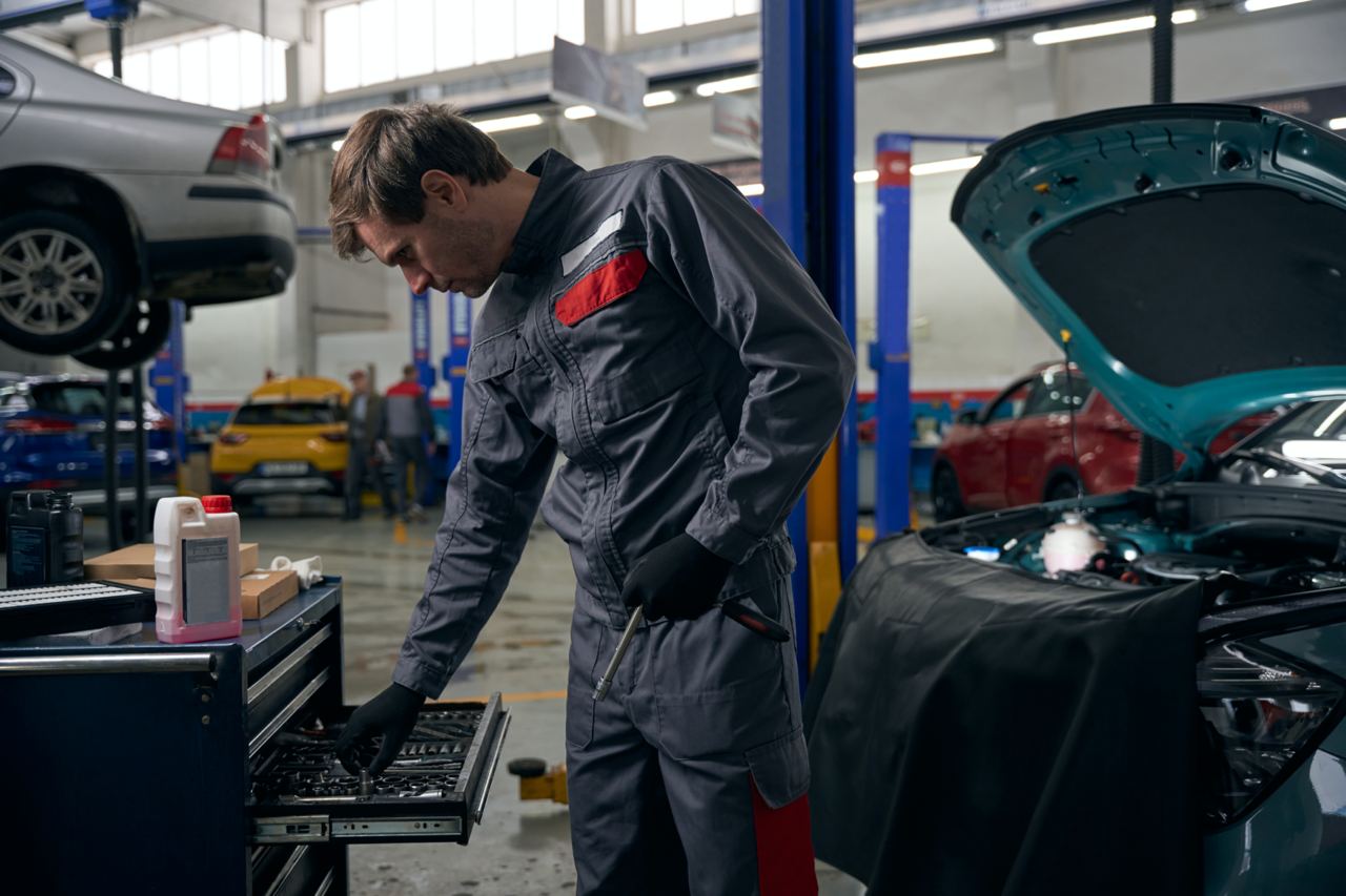 7 Warning Signs Your Car Battery is Damaged - Woodbine Nissan